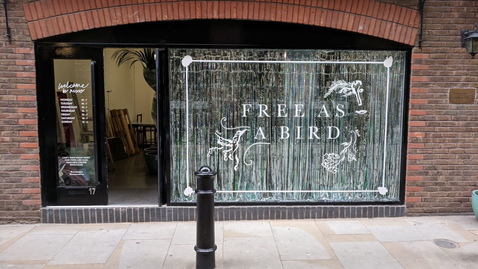 How to Catch People’s Eye With Storefront Window Graphics